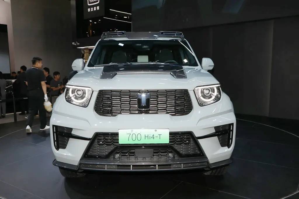 内外反差太强烈！坦克700Hi4-T首发限定版预售70万，配置拉满！_搜狐汽车_搜狐网