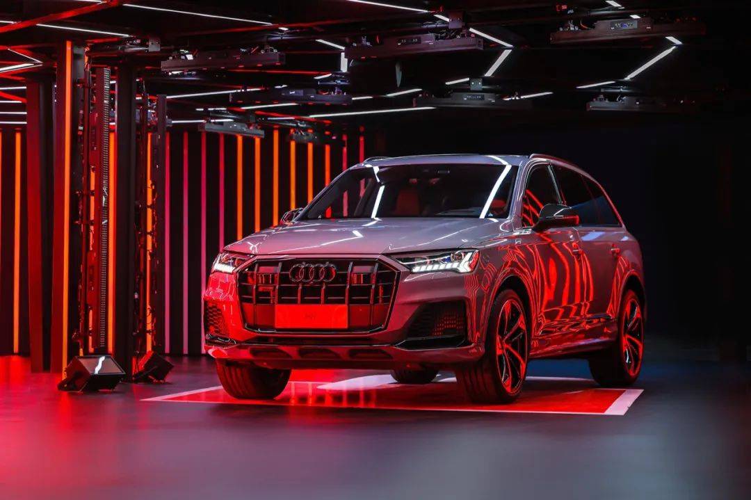 V8绝唱 全新奥迪SQ7暗夜骑士版116.98万元_搜狐汽车_搜狐网