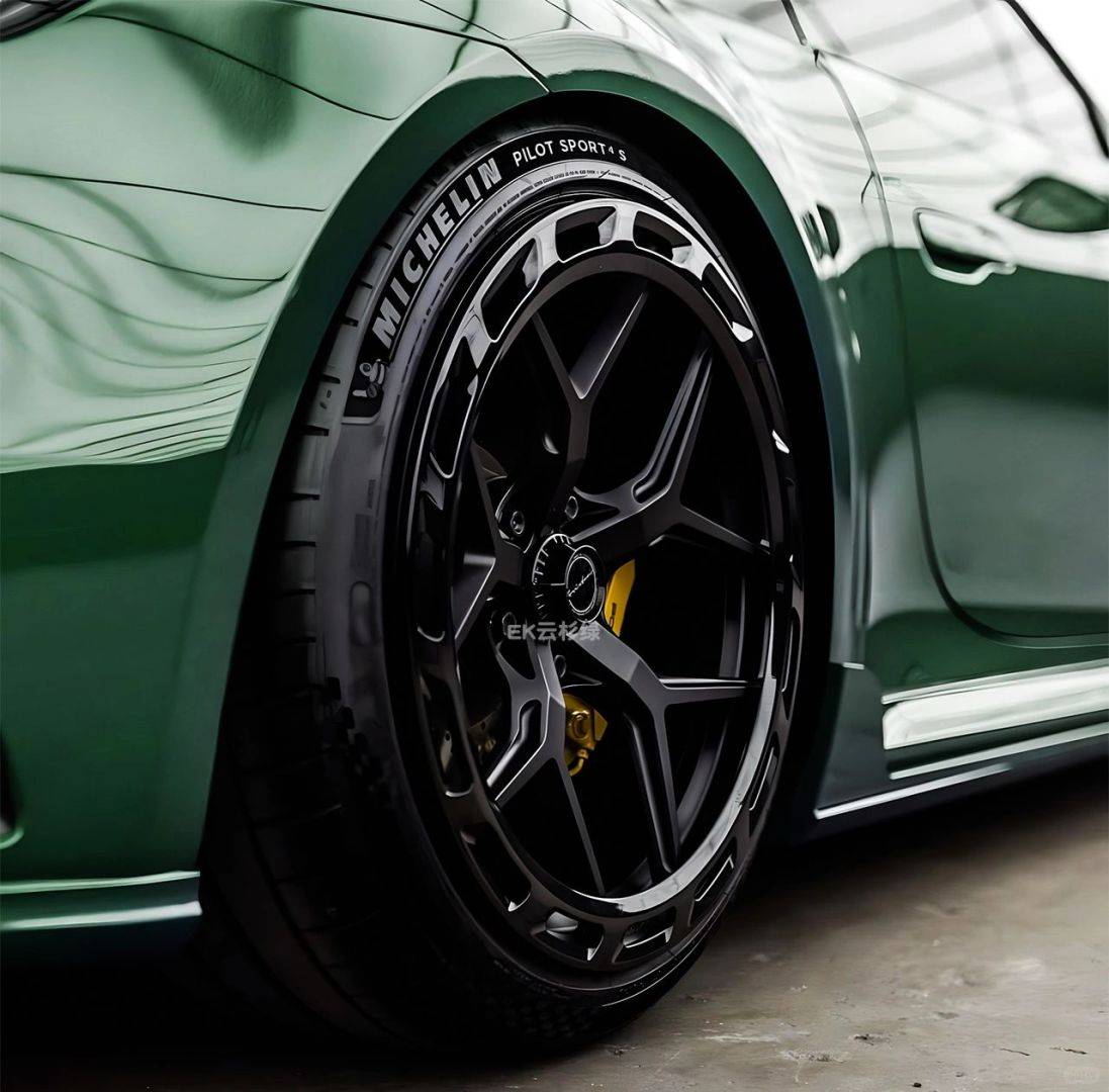 保时捷718-EK改色膜云杉绿，深邃气质透着不羁和狂野_搜狐汽车_搜狐网
