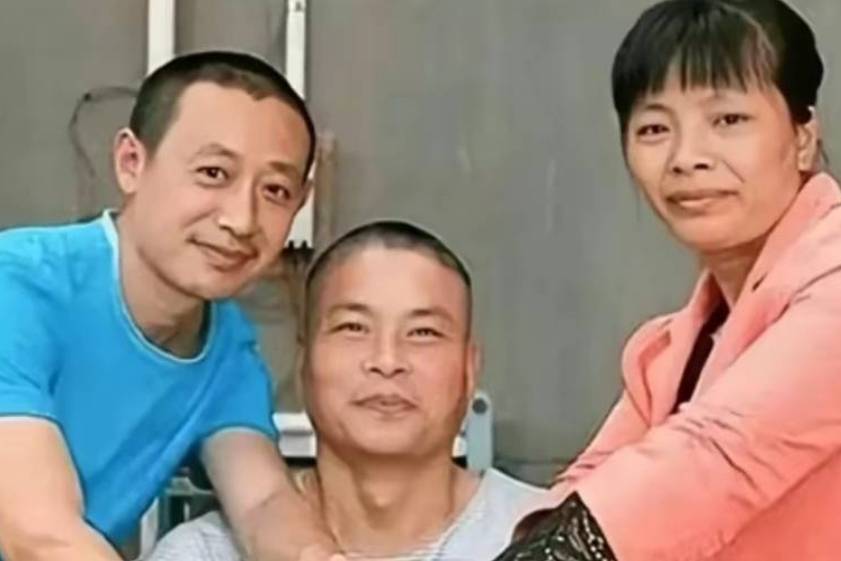 女子带瘫痪丈夫改嫁 与现任丈夫照顾16年 前任说 ： 他比兄弟还好！生活爱情责任