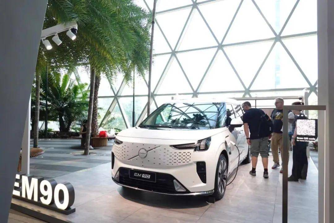 钟爱保姆车的香港人为何抛弃埃尔法和LM，移情沃尔沃EM90？_搜狐汽车_搜狐网