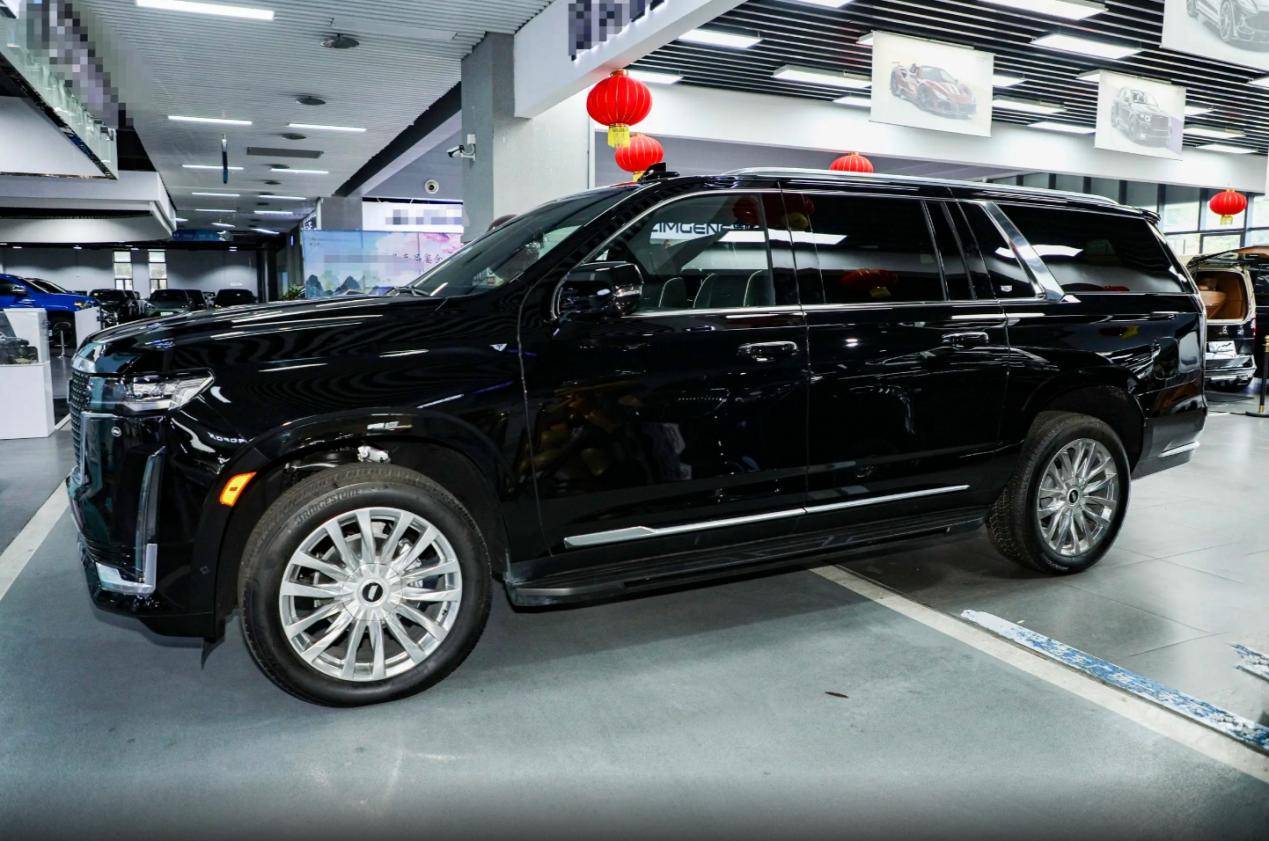 实拍凯迪拉克凯雷德，配V8+10AT动力，造型霸气，究竟有多强？_搜狐汽车_搜狐网