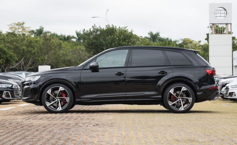 奥迪SQ7暗夜骑士版售价116.98万！配独特外观，搭V8发动机_搜狐汽车_搜狐网