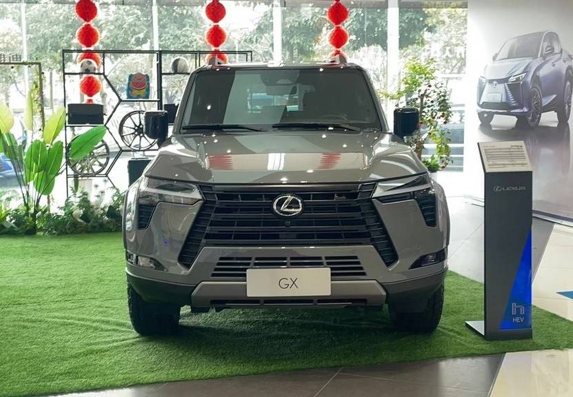 77.8万元起，全新一代雷克萨斯GX到店！造型很硬朗，配2.4T混动_搜狐汽车_搜狐网