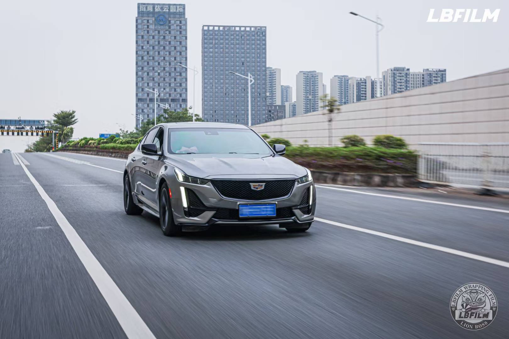 凯迪拉克CT5-LB改色膜液态金属银，充满科技感_搜狐汽车_搜狐网