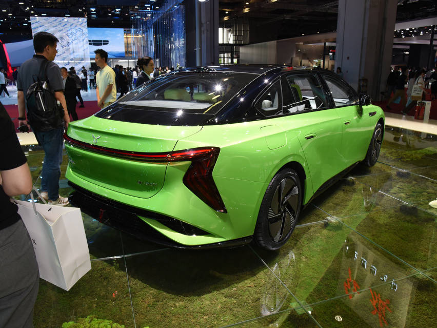 红旗EH7要来了，最大续航800km，加速3.9秒，还有换电版_搜狐汽车_搜狐网