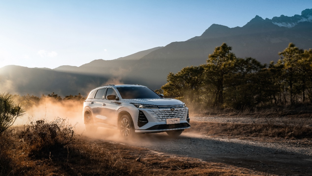 长安第三代CS75PLUS冠军版官图发布 全系标配L2级智驾_搜狐汽车_搜狐网