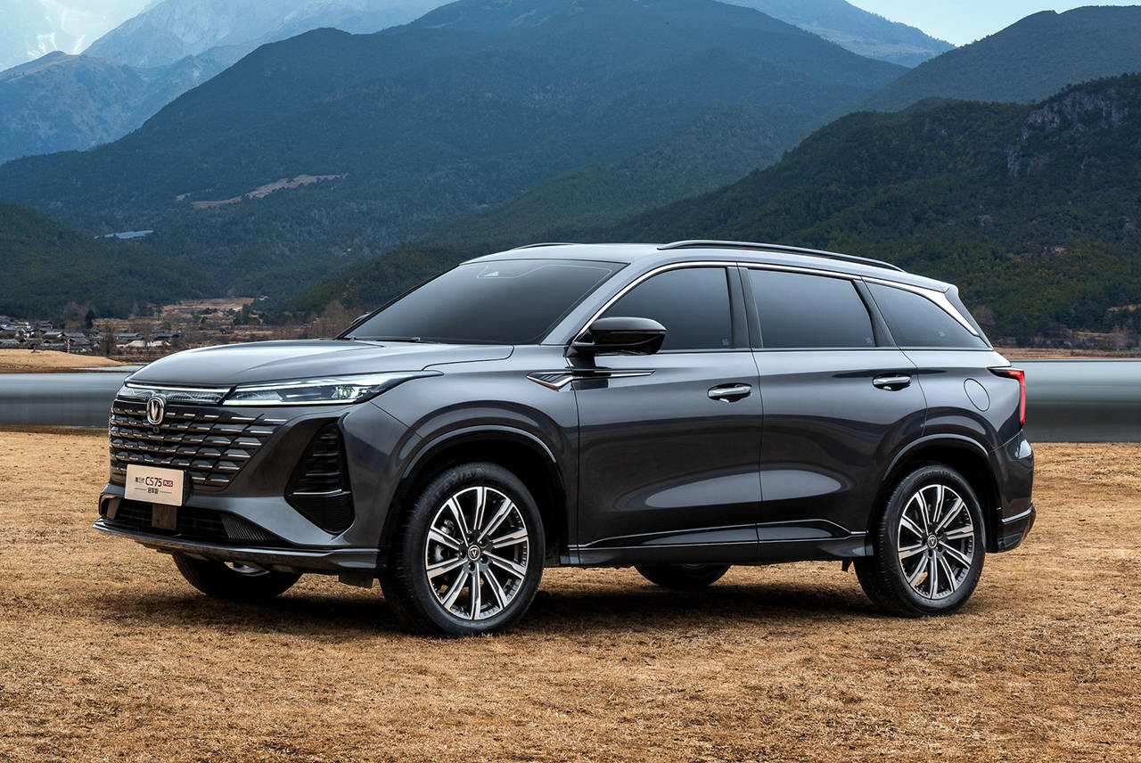 第三代CS75PLUS冠军版还是吉利星越L，13万预算2.0T，到底买谁？_搜狐汽车_搜狐网