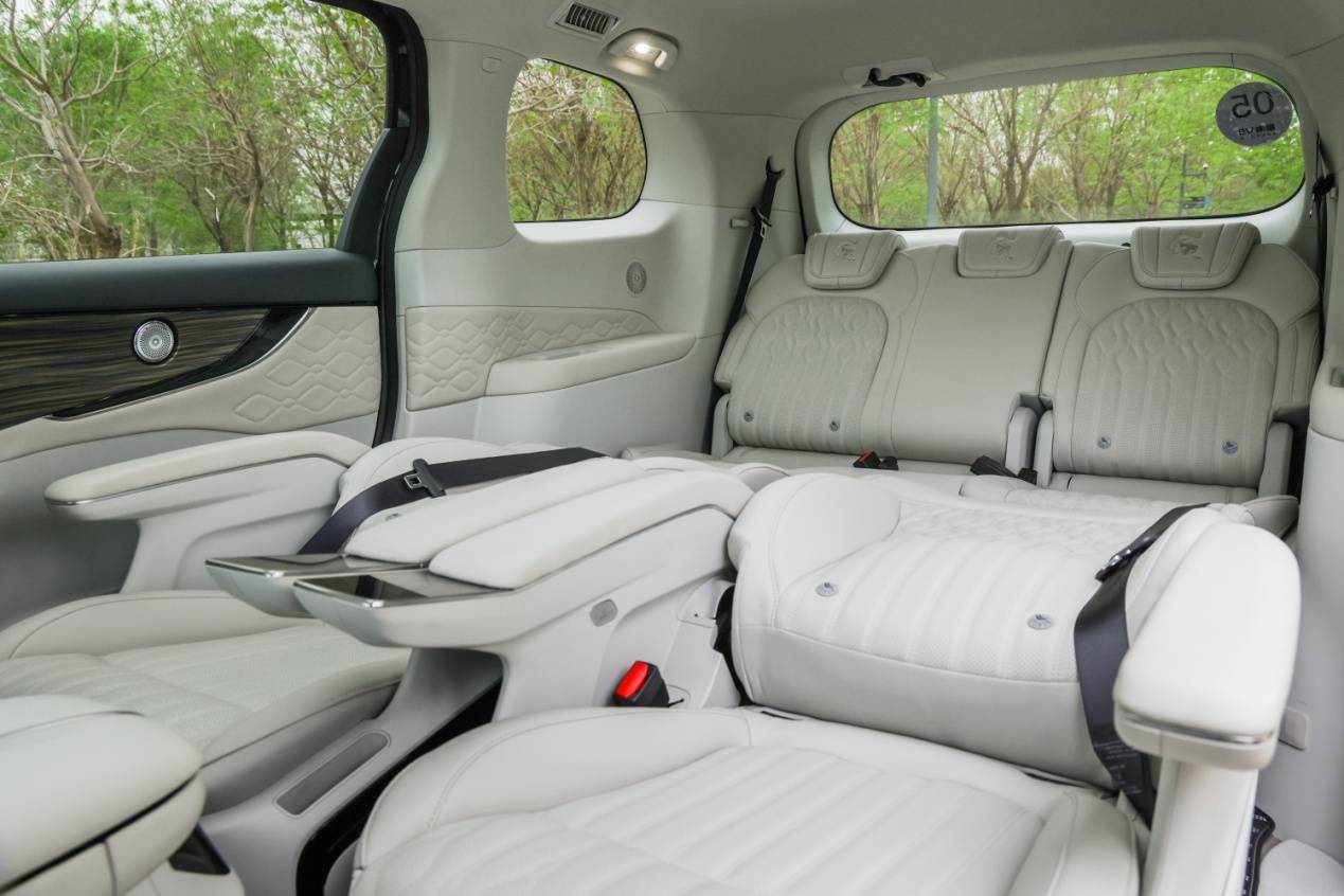 试驾风行星海V9，“量大管饱”17.99万买中大型MPV_搜狐汽车_搜狐网