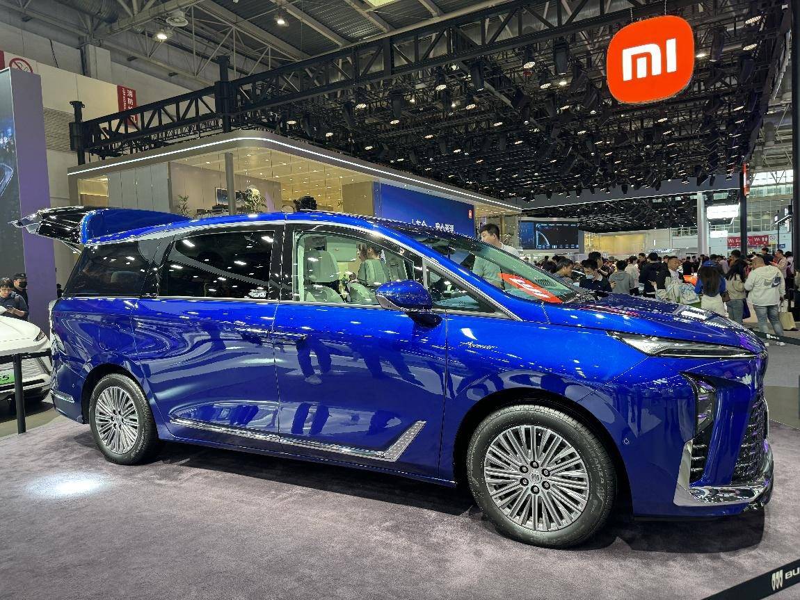 35.99万起售，综合续航1370km亏电油耗6.9L，GL8陆尊PHEV车展实拍_搜狐汽车_搜狐网