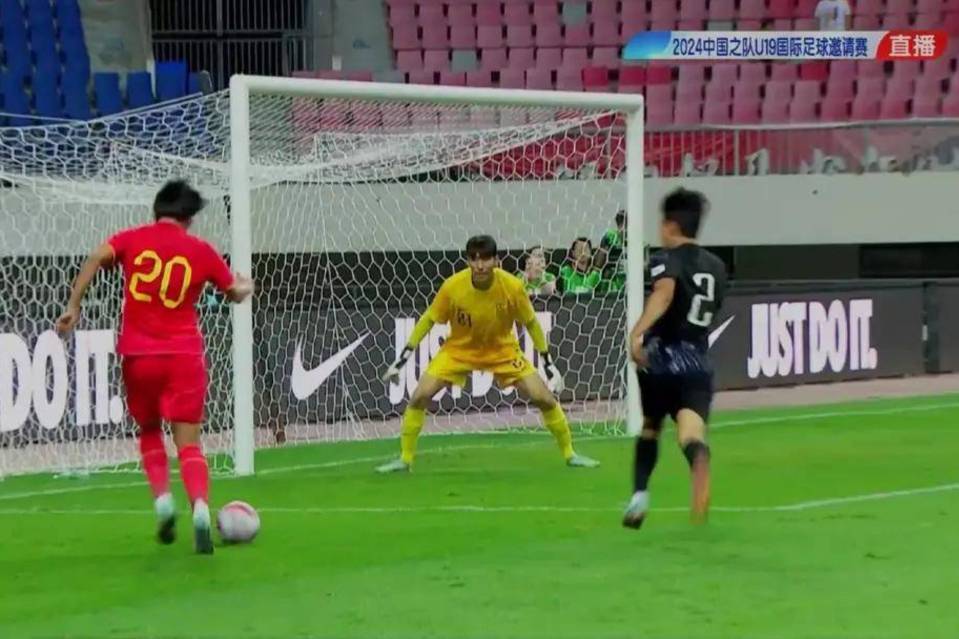中国U19男足2：0韩国U19男足，中国2胜1平夺得四国邀请赛冠军_比赛_上半场_球员