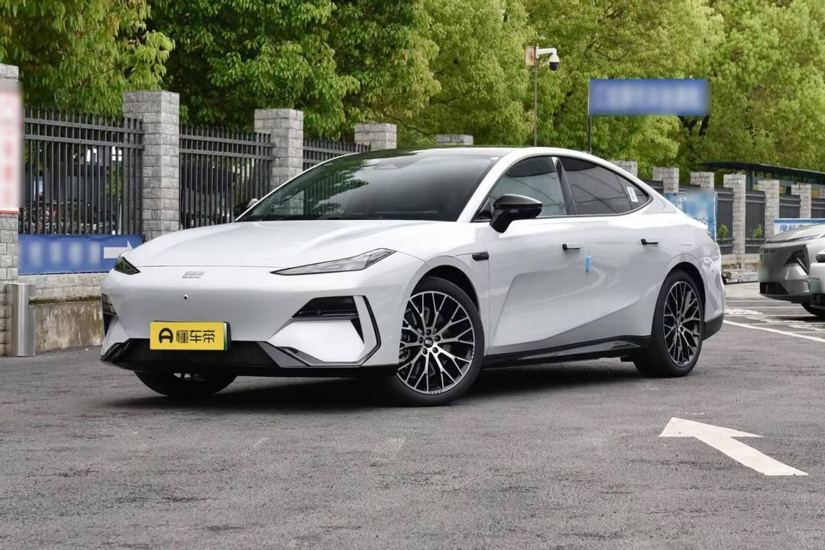 银河E8请问你要当电动猛兽吗_搜狐汽车_搜狐网