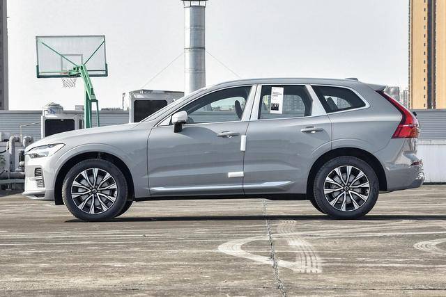 2025款沃尔沃XC60上市，上调发动机扭矩，售价39.69-42.59万元_搜狐汽车_搜狐网