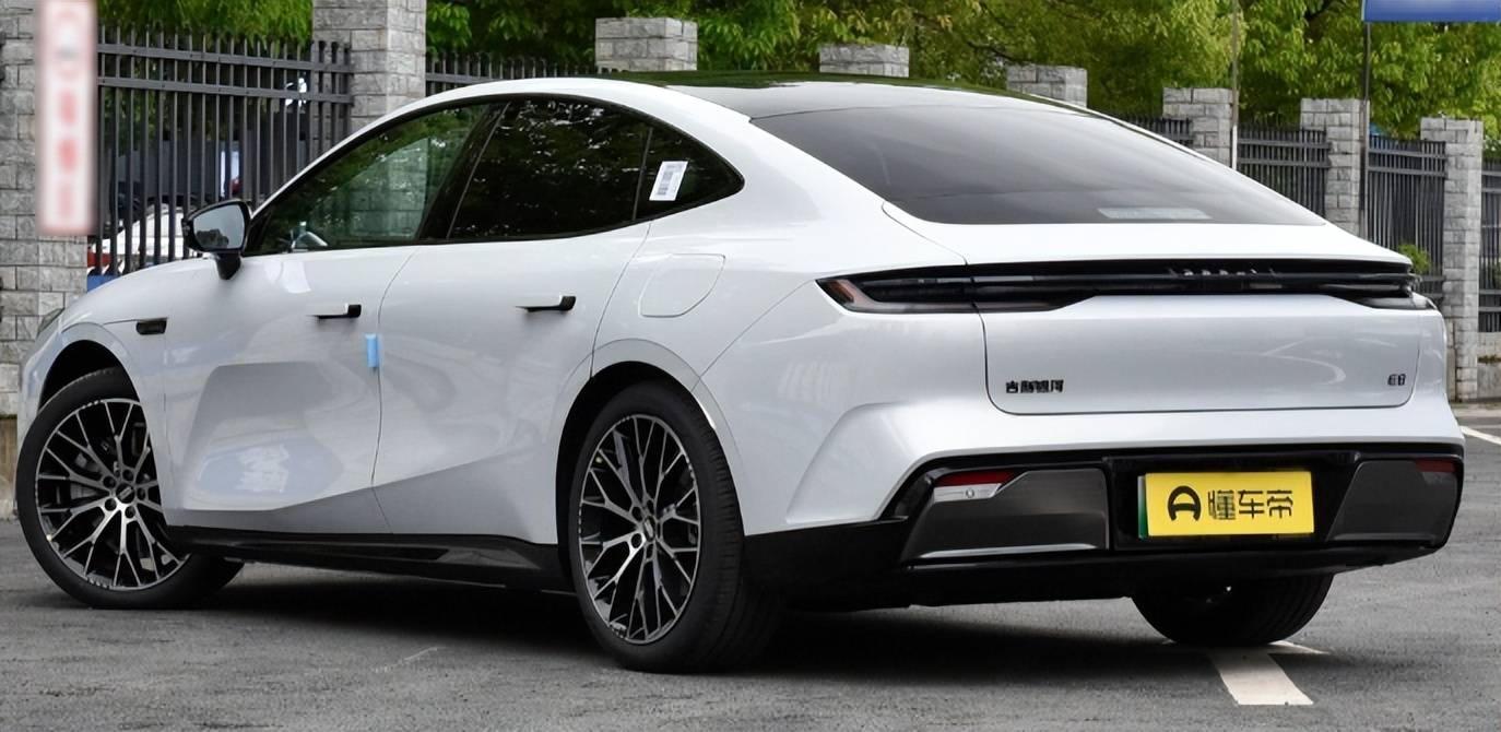 新老将之争，银河E8 和智界S7该怎么选？_搜狐汽车_搜狐网