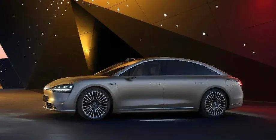 「碰瓷」迈巴赫，要打「56E」，享界S9能复制问界M9吗？_搜狐汽车_搜狐网