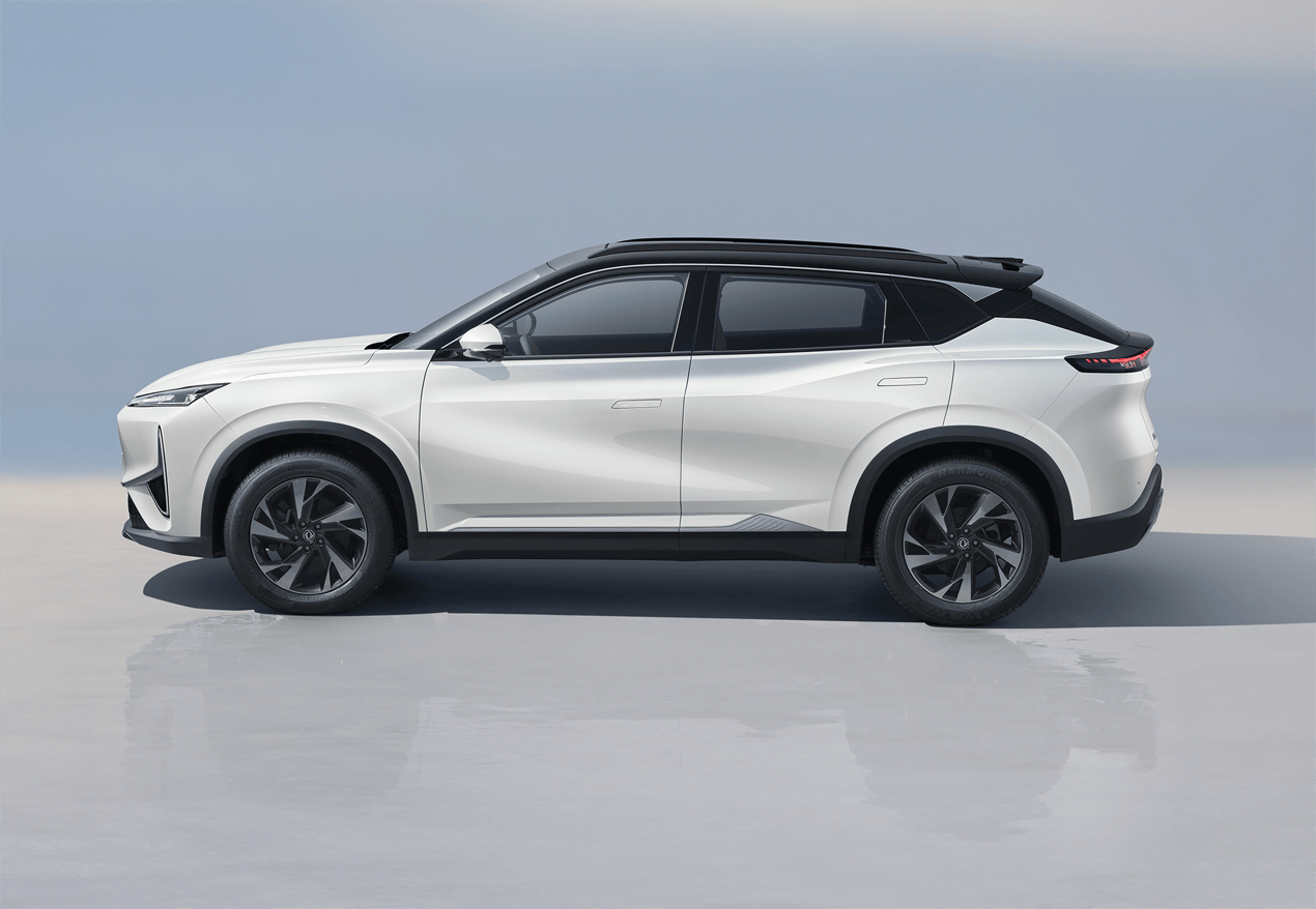 东风风神L7纯电版亮相成都车展 518km续航抢眼 预售价13万元-15万元_搜狐汽车_搜狐网