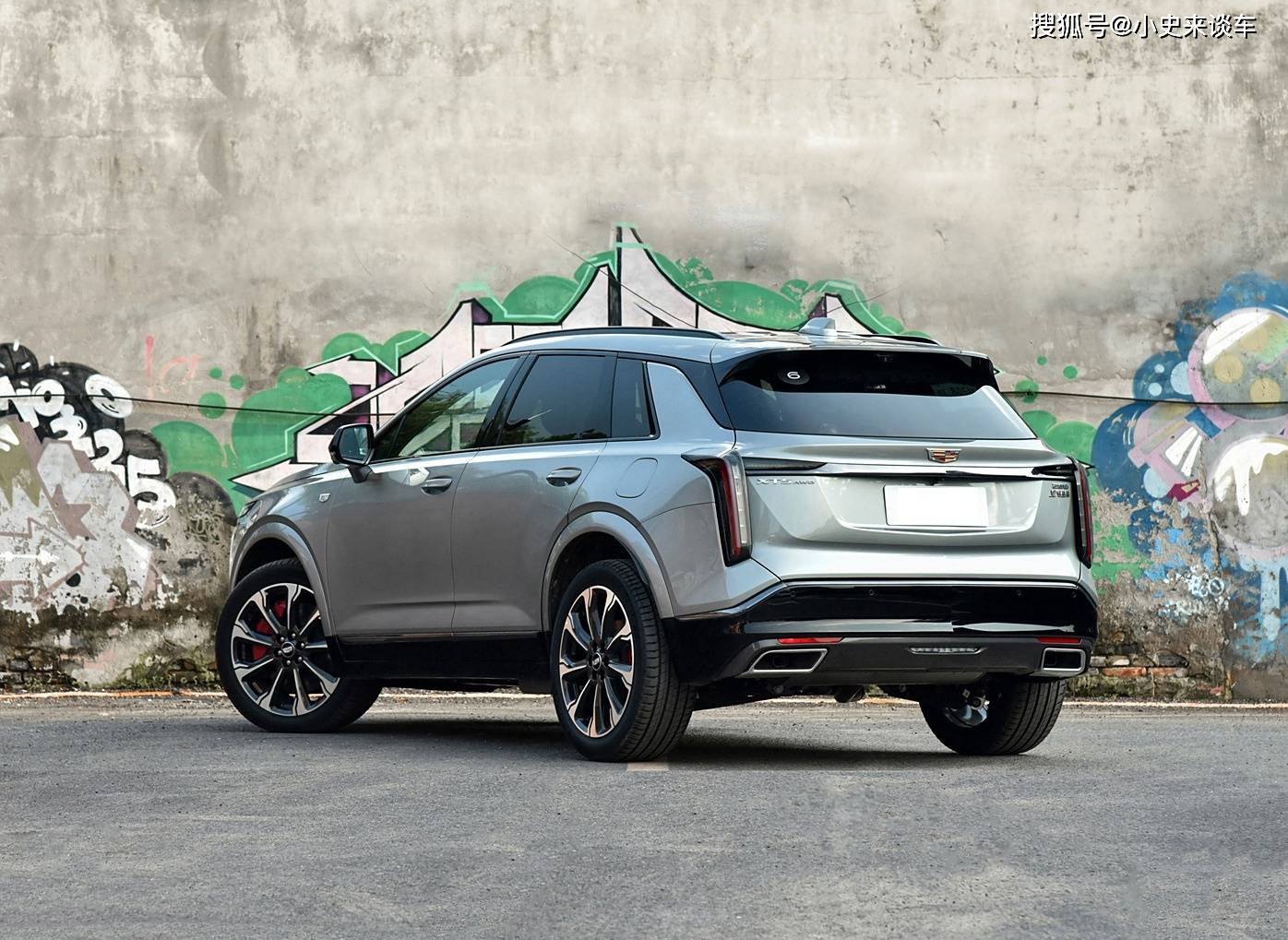 全新凯迪拉克XT5亮相成都车展，换装33英寸9K曲面屏 ，车长近4米9_搜狐汽车_搜狐网