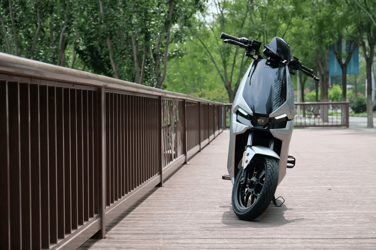 九号对比小牛，Cz90和F400T到底选谁？日常出行更推荐这款_搜狐汽车_搜狐网