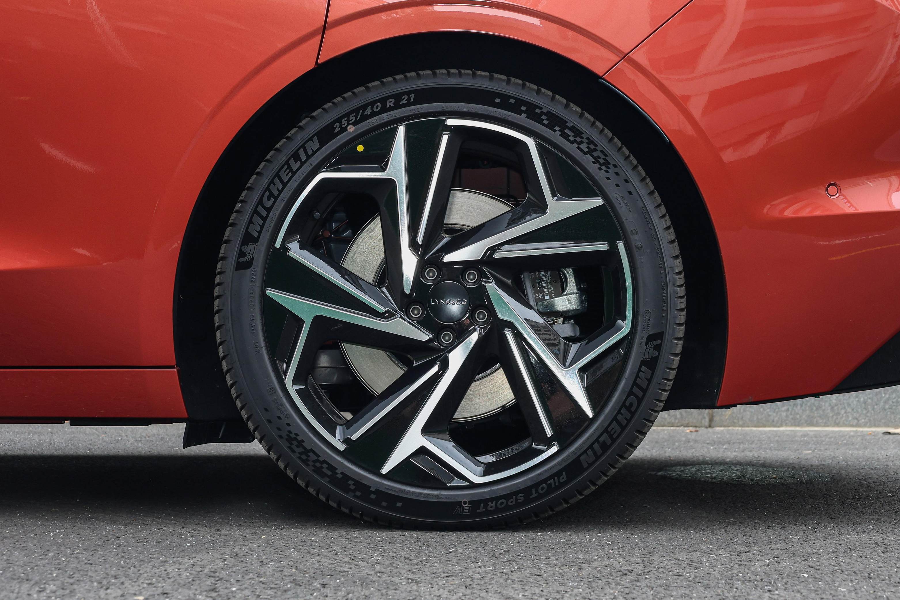 最高续航超800km 顶配有空气悬架+CDC 领克Z10哪个版本最值得选？_搜狐汽车_搜狐网