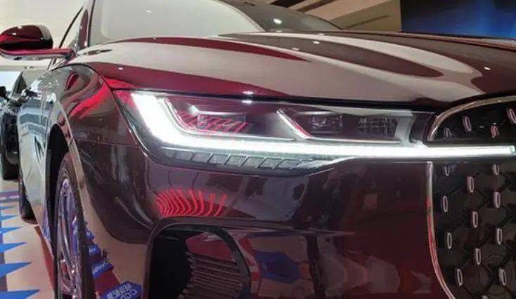 放弃迈腾就选它！这款豪车比奥迪A6漂亮，标配2.0T+8AT仅售18万_搜狐汽车_搜狐网