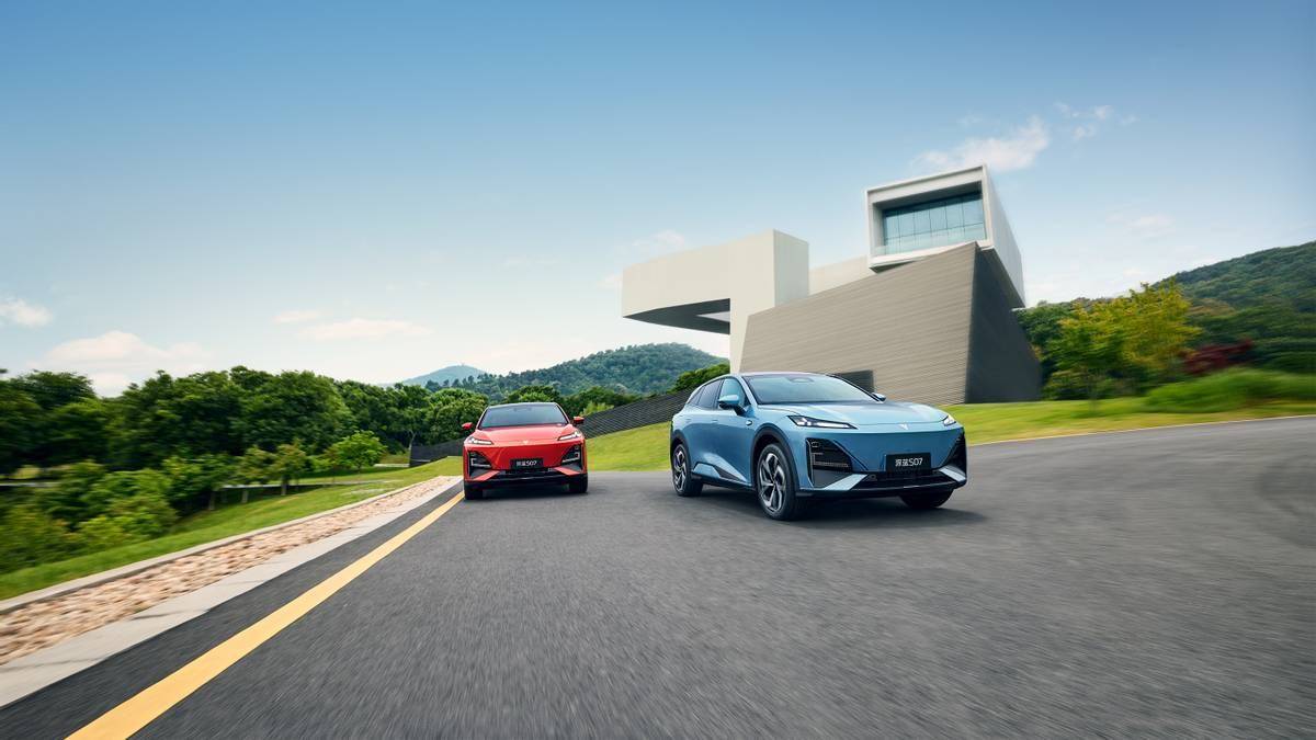 深蓝S07华为智驾再进化，城市红绿灯智驾体验再升级_搜狐汽车_搜狐网