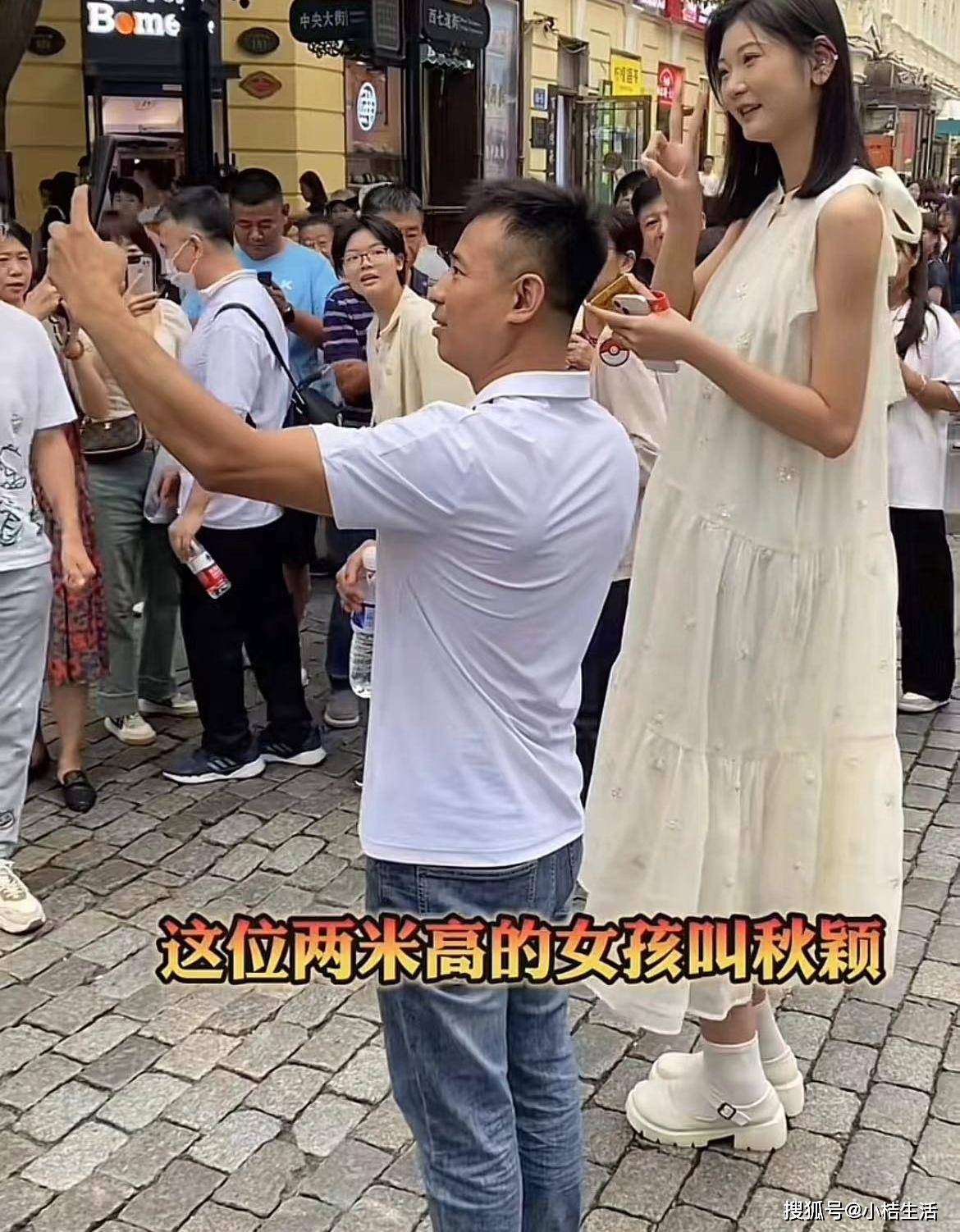 东北女孩身高2米26，长相貌美如花，母亲却犯愁：没有男孩敢追求秋颖总能优势