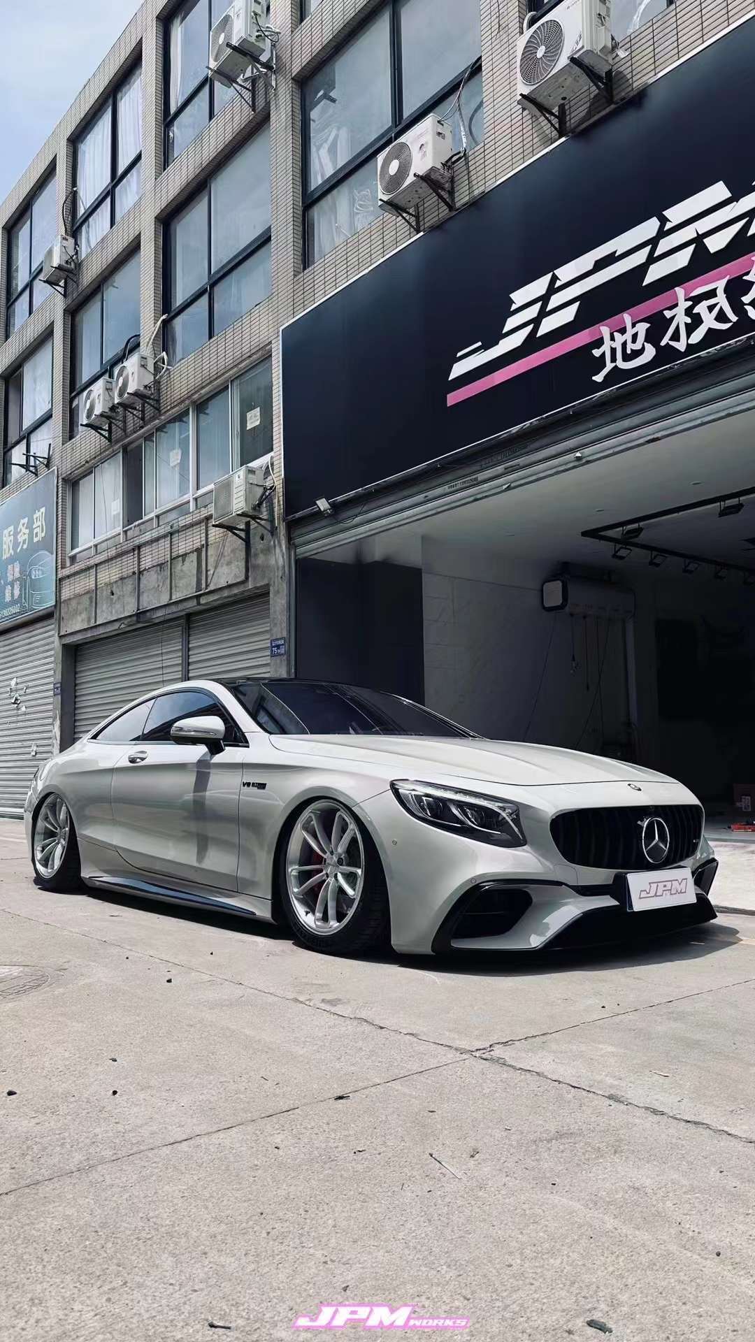 白色优雅，奔驰 S63 与 AIRBFT 气动避震的完美碰撞_搜狐汽车_搜狐网