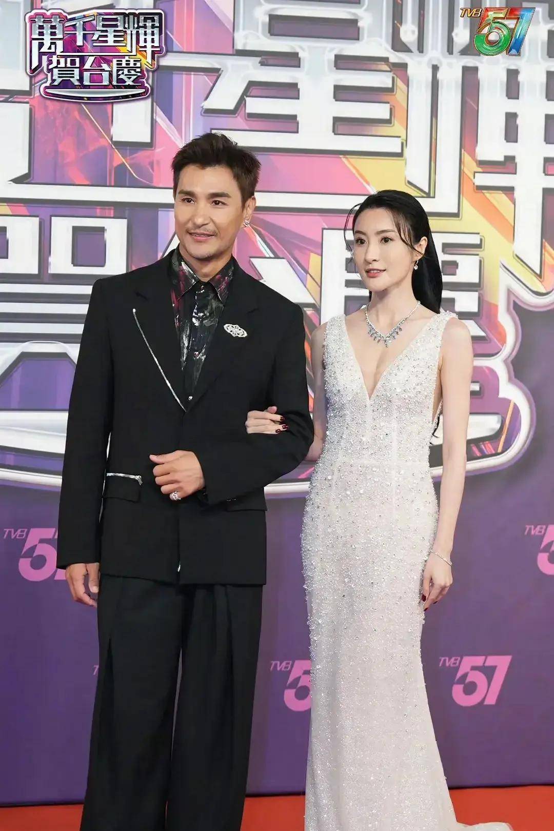 TVB 57周年台庆：红毯星光熠熠，10组CP 数陈山聪与蔡思贝最吸睛！_演技_观众们_角色