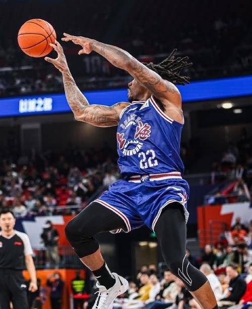 早该留下他！上海队若想“北伐”，这位三进宫老熟人才是关键所在_上海男篮_比赛_外援