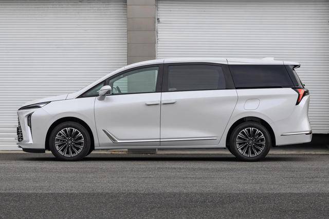 售价35.69万起，别克GL8陆尊新车型上市！产品力如何呢？_搜狐汽车_搜狐网