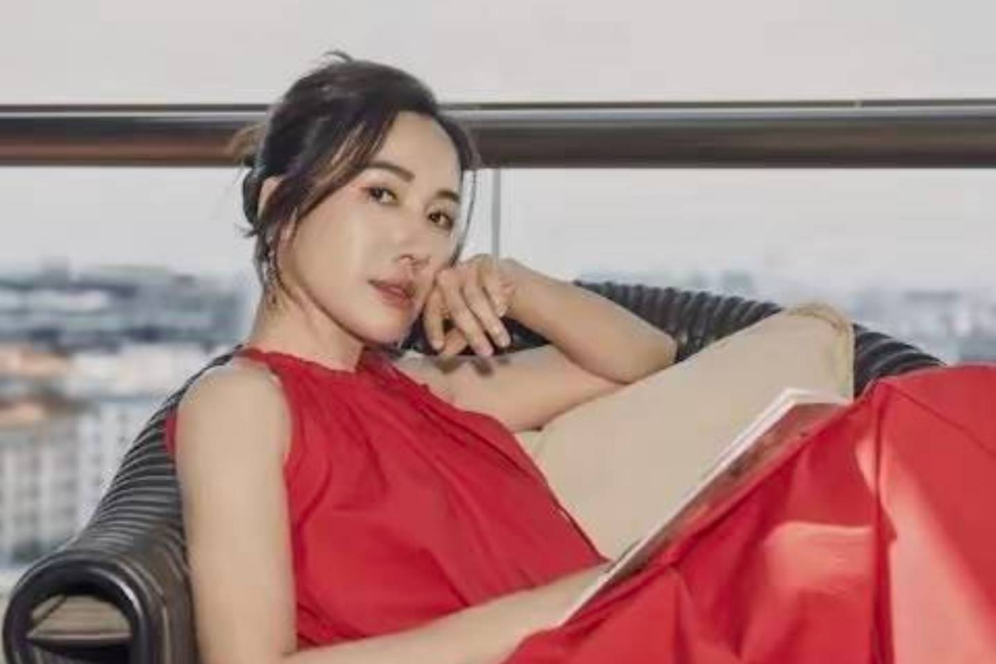 43岁TVB花旦：岁月沉淀下的璀璨星光——内地荧屏绽放新篇章_角色_市场_作品