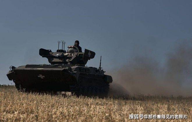 乌克兰战争直击 乌克兰军队罕见的步兵战车_自动_主要武器_加农炮