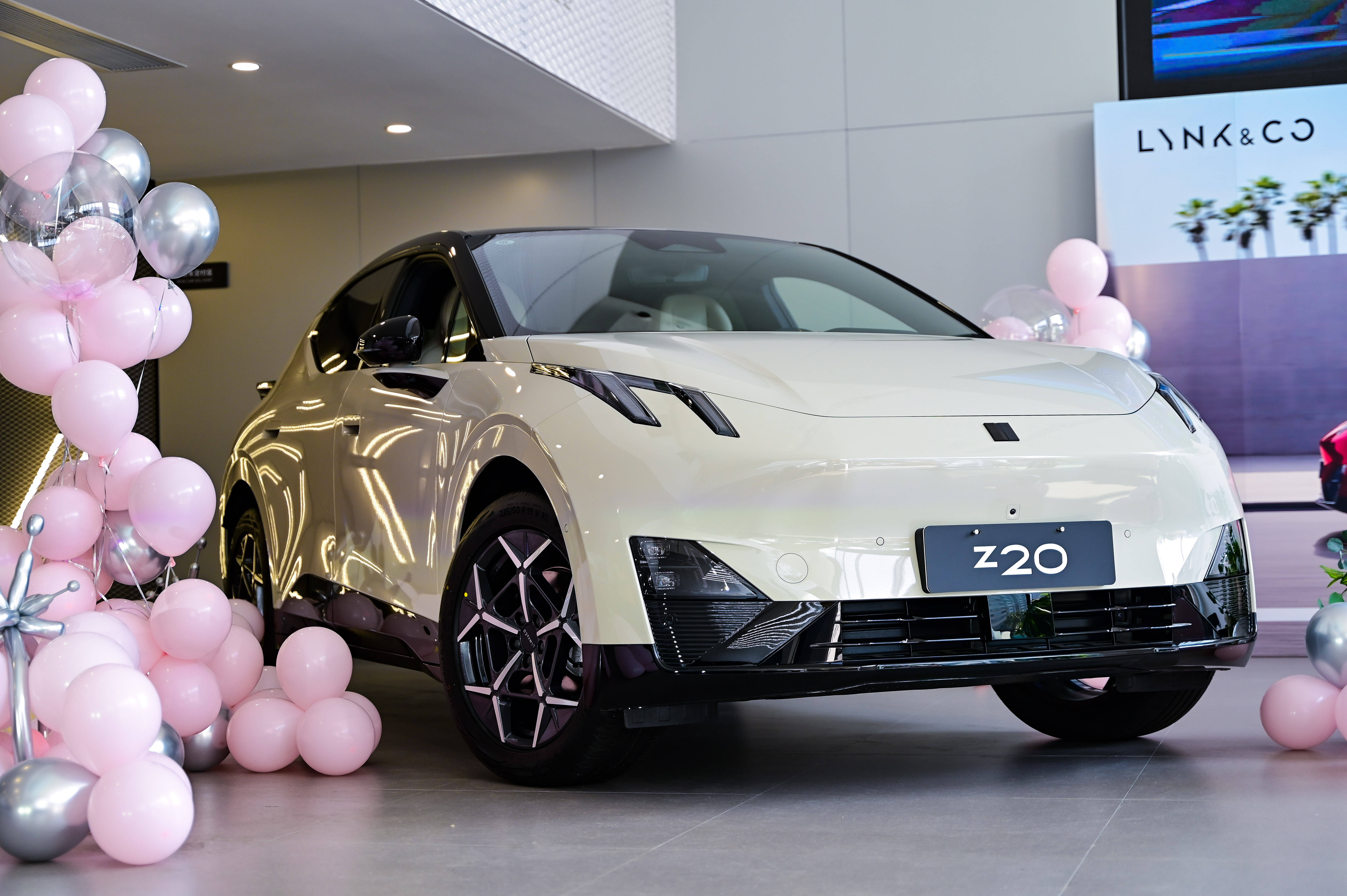 首批车主已开始提车了！领克Z20凭什么破局纯电SUV市场？_搜狐汽车_搜狐网