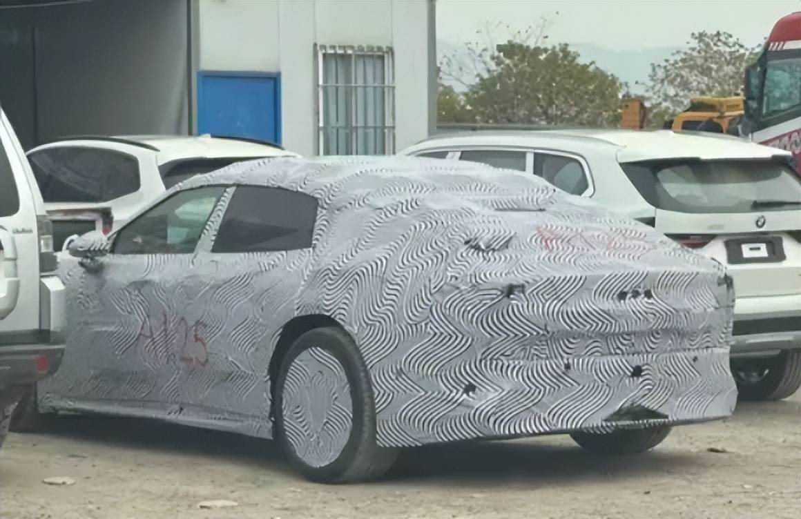 小鹏新车E29曝光：或为P7改款，取消激光雷达，方向盘神似小米SU7_搜狐汽车_搜狐网