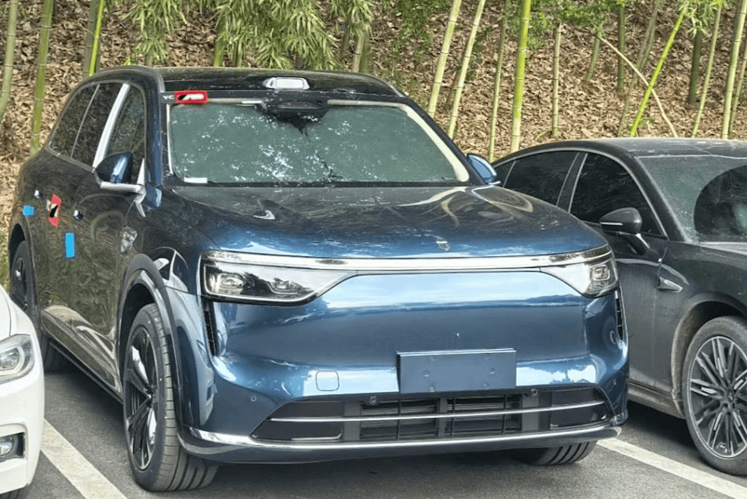 问界M8实车曝光！车长近5米、对标理想L9，会成为下一个爆款吗？_搜狐汽车_搜狐网