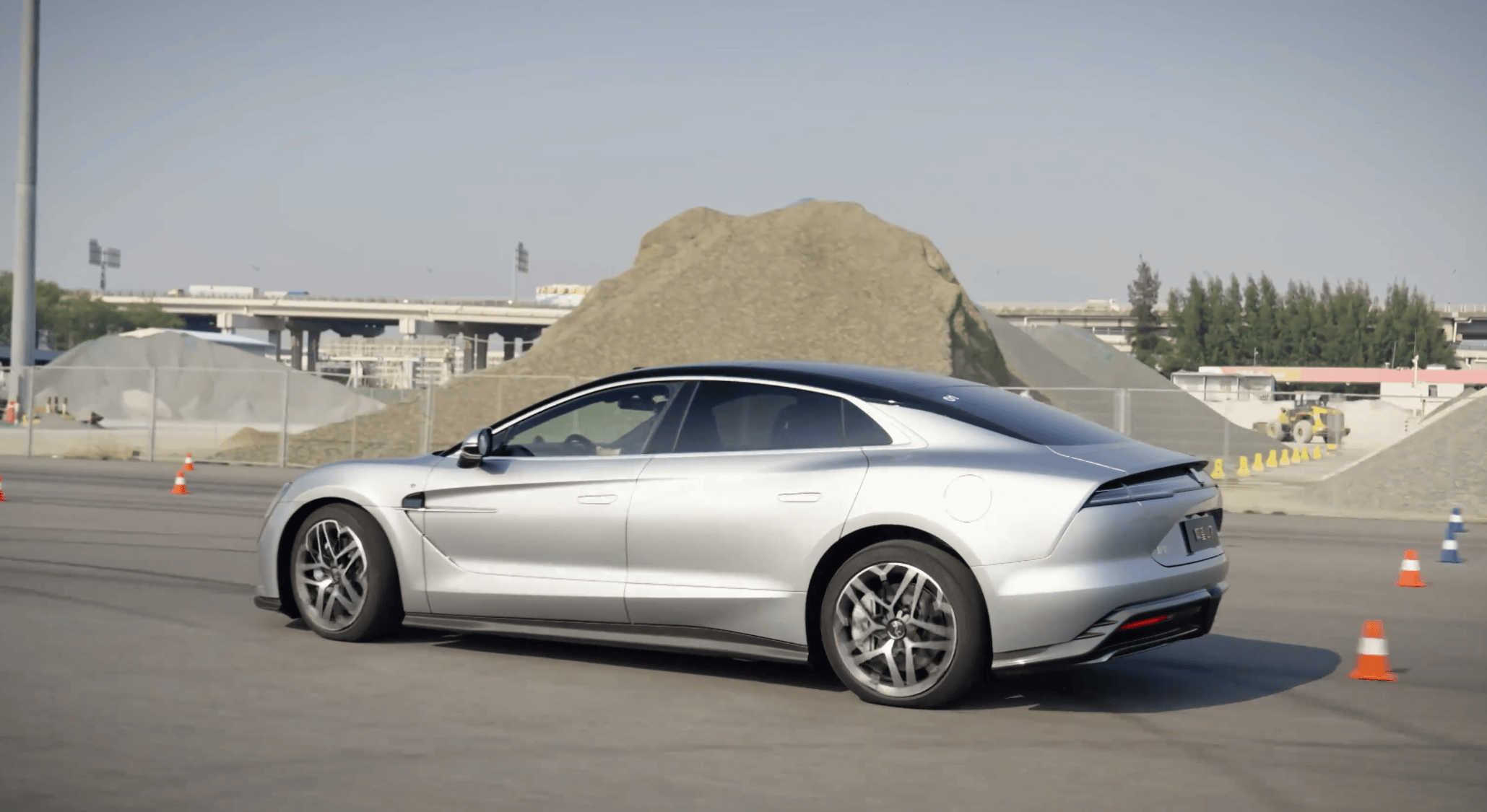 仰望U7 62.8万起售有多震撼？看看媒体实测便知_搜狐汽车_搜狐网