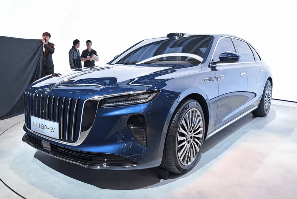 红旗H9 PHEV亮相，2.0T插混动力，但气场还在_搜狐汽车_搜狐网