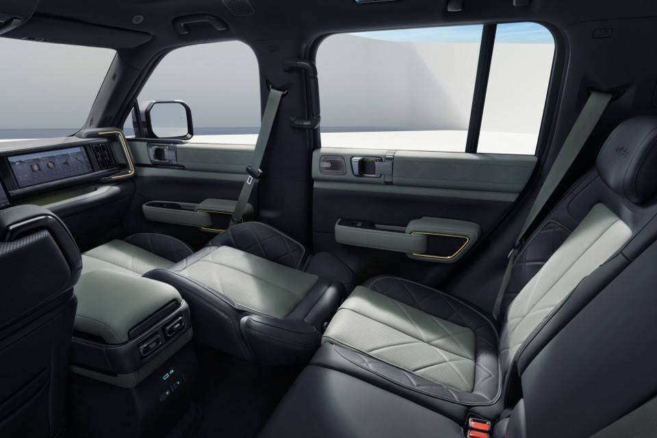 25年新上市的硬派SUV对决，深蓝G318和豹5，看完就懂怎么选！_搜狐汽车_搜狐网