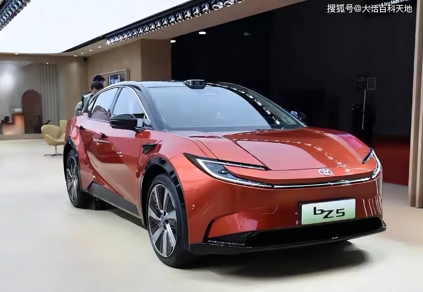12.98万起，一汽丰田bZ5，2025年纯电SUV性价比之王！_搜狐汽车_搜狐网