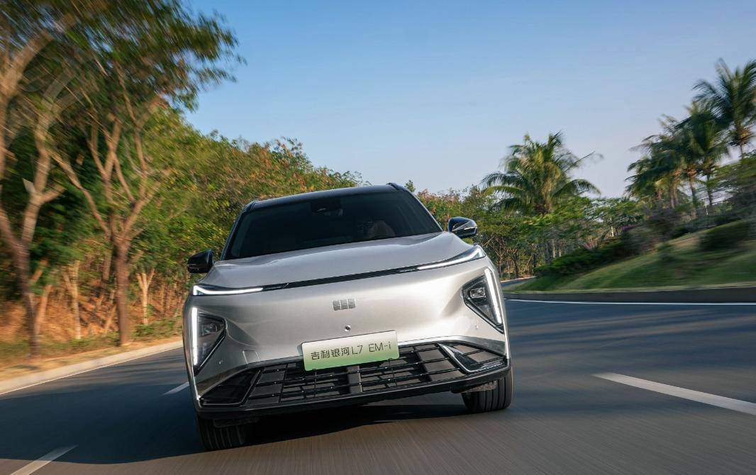 夏日出行首选，银河L7 EM-i限时11.18万起，安全省油两不误_搜狐汽车_搜狐网