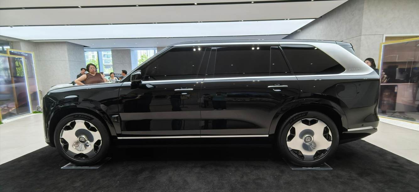 品鉴大型SUV极氪9X：900V混动+1400匹马力，气场不输库里南_搜狐汽车_搜狐网