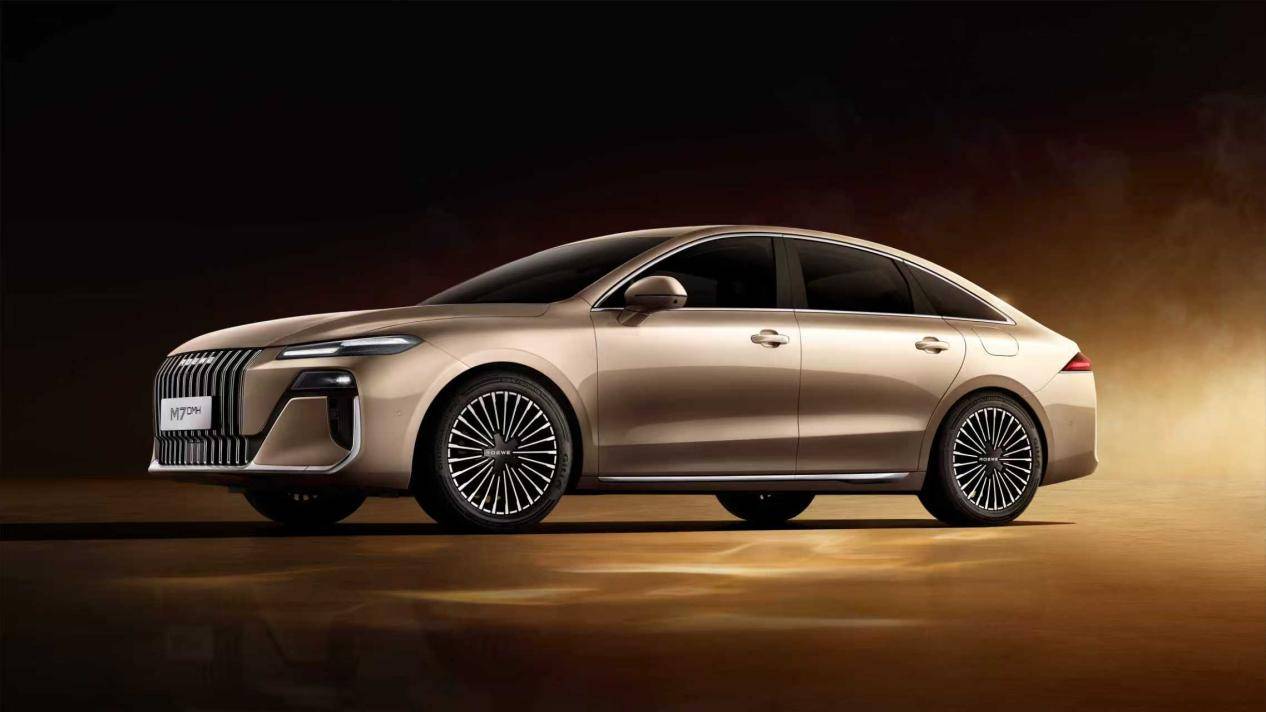 轴距2820mm 综合续航2100km 荣威M7 DMH预售9.78万起_搜狐汽车_搜狐网