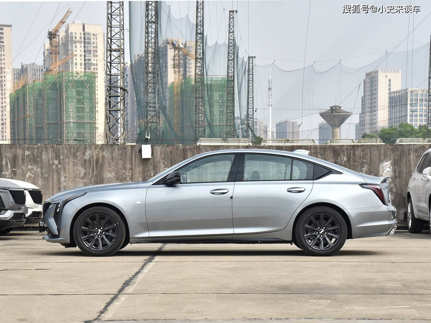 这款美系中型车一口价20.69万，运动外观动感十足，搭载2.0T+10AT_搜狐汽车_搜狐网