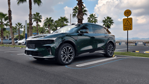 焕新极氪7X以900V架构+穹甲车身，重构家庭纯电SUV标准_搜狐汽车_搜狐网