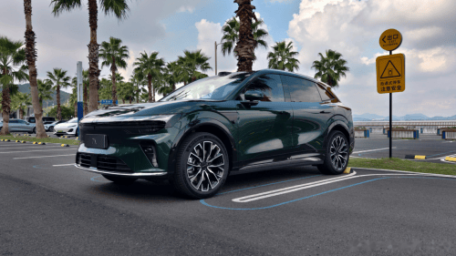 焕新极氪7X用900V +智驾跃升，筑牢领先地位_搜狐汽车_搜狐网