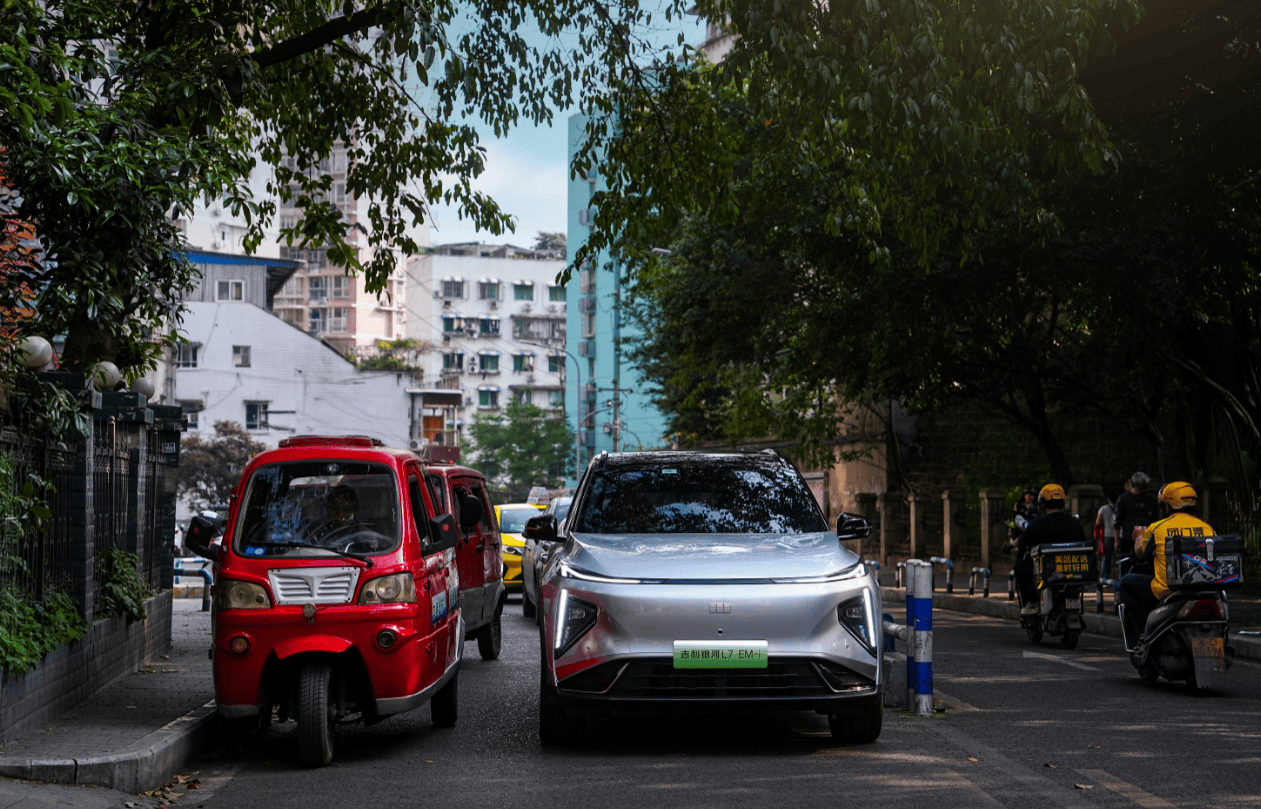 冬天开新能源车总趴窝？银河L7 EM-i 1370公里续航，带全家出行不慌_搜狐汽车_搜狐网