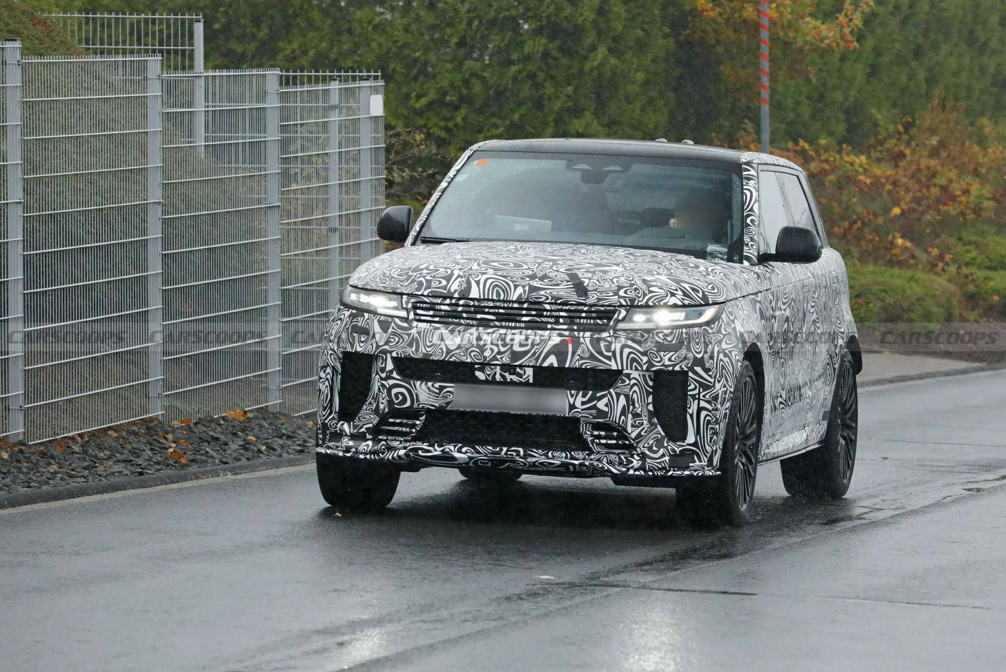 新款揽胜运动版SV：尾部双排气，4.4T V8引擎 635马力 3.7秒破百_搜狐汽车_搜狐网