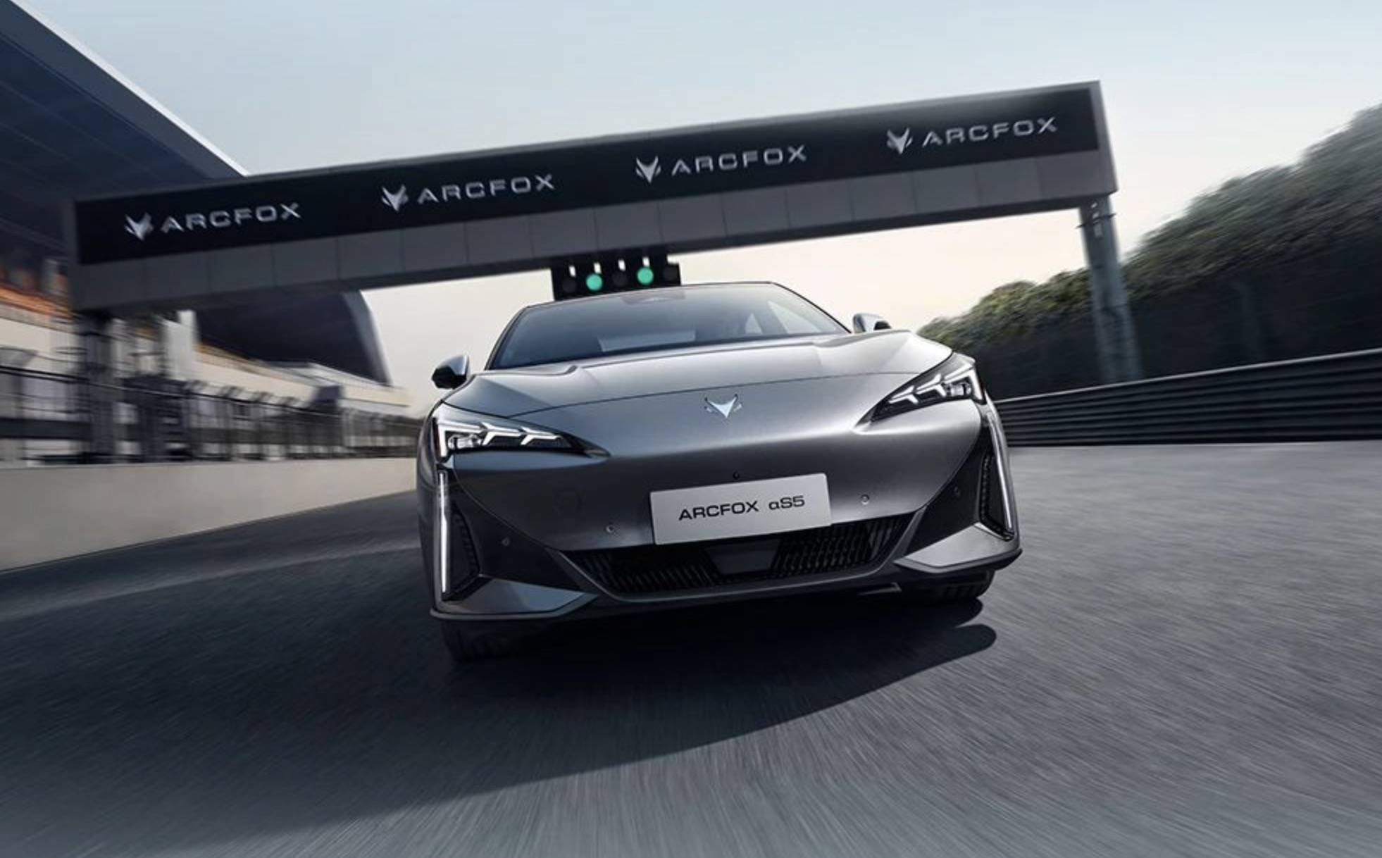 极狐新阿尔法S5：百模汇创大模型预判需求，极狐汽车智慧交互超小米SU7_搜狐汽车_搜狐网