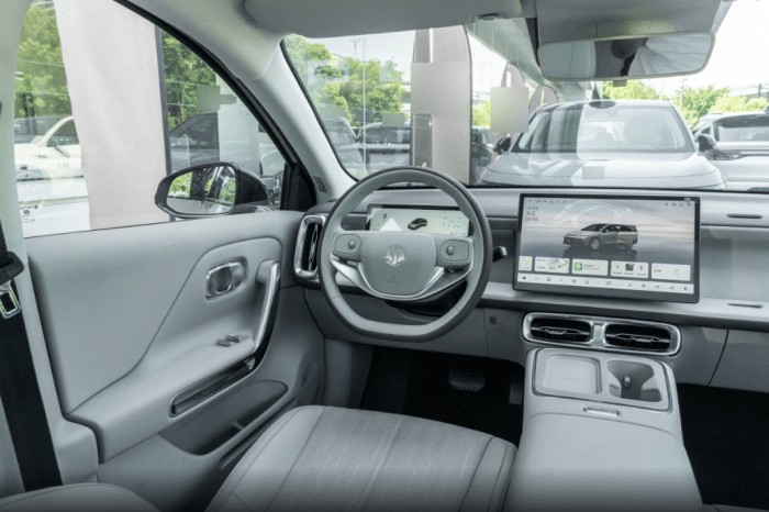 后驱+6.4秒破百+650km续航，带你深度体验零跑B01_搜狐汽车_搜狐网