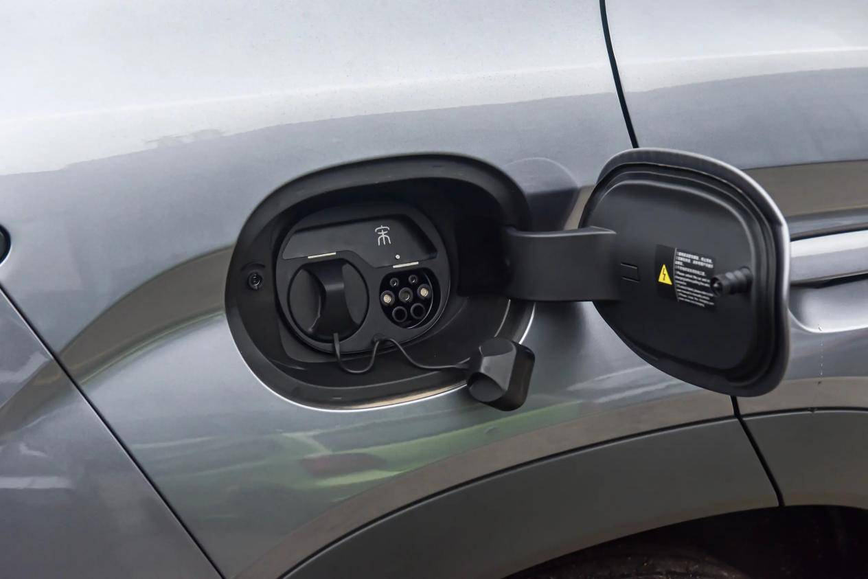 新款宋L纯电续航升至200km，遇上价格重叠的长安启源Q07，选谁？_搜狐汽车_搜狐网